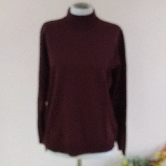 Outlander | Sweaters | Outlander Made In Hong Kong Sweater | Poshmark